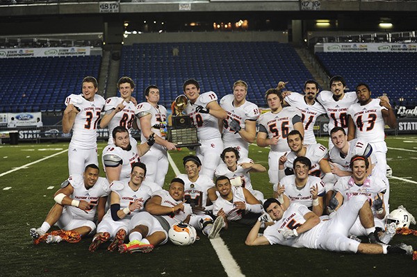Redmond players help Eastside Catholic snag football title | Redmond ...