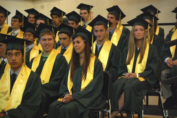 Overlake School graduates 75 seniors at 41st Commencement Ceremony ...
