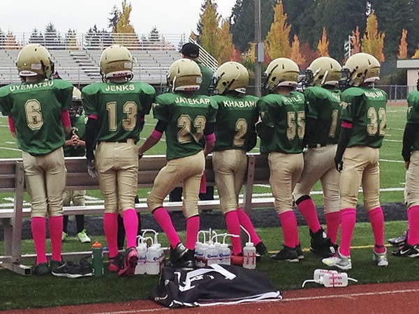 Junior Redmond Mustangs 'go pink' during football victory | Redmond ...
