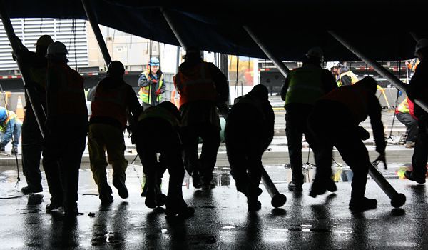 And up goes the Cirque du Soleil Big Top | PHOTOS | Redmond Reporter