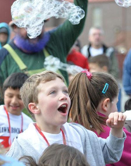 'Rock 'n' Walk' raises more than $7,500 for Redmond Elementary ...