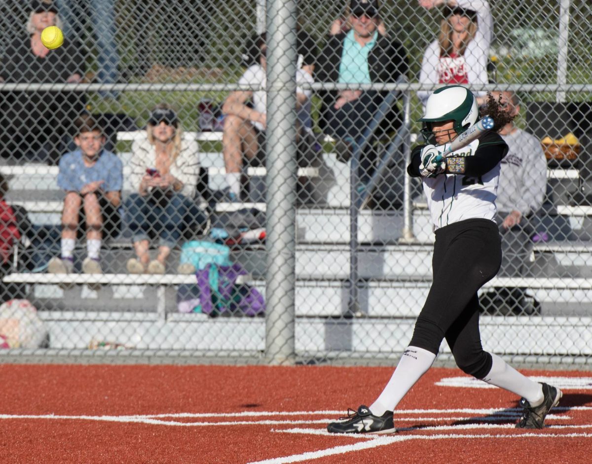 Redmond defeats LW, 7-4, in softball action | Redmond Reporter