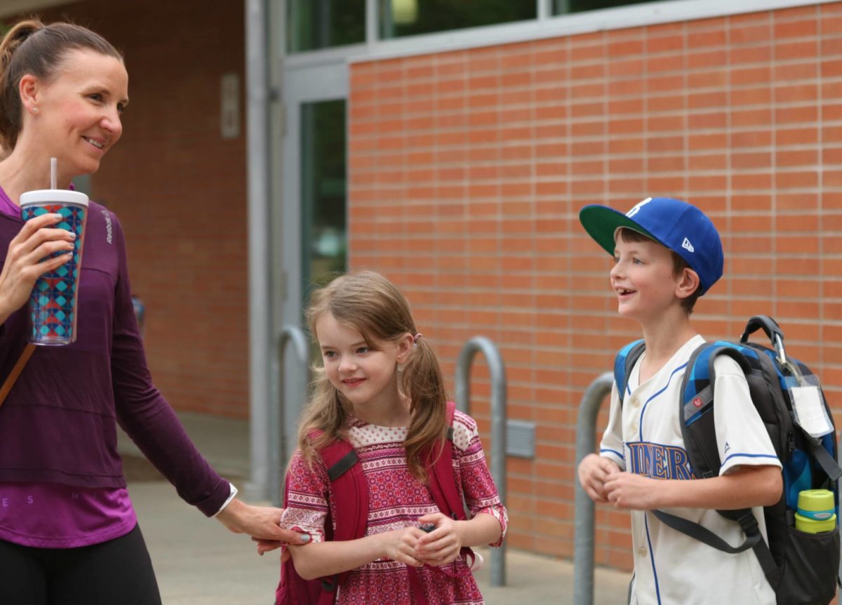 A kiss before class at Horace Mann Elementary | Redmond Reporter