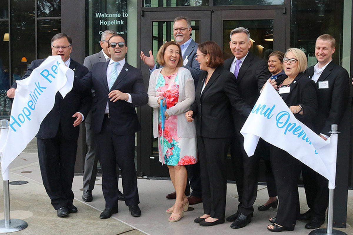 Hopelink’s new Redmond facility opens to clients, community | Redmond ...
