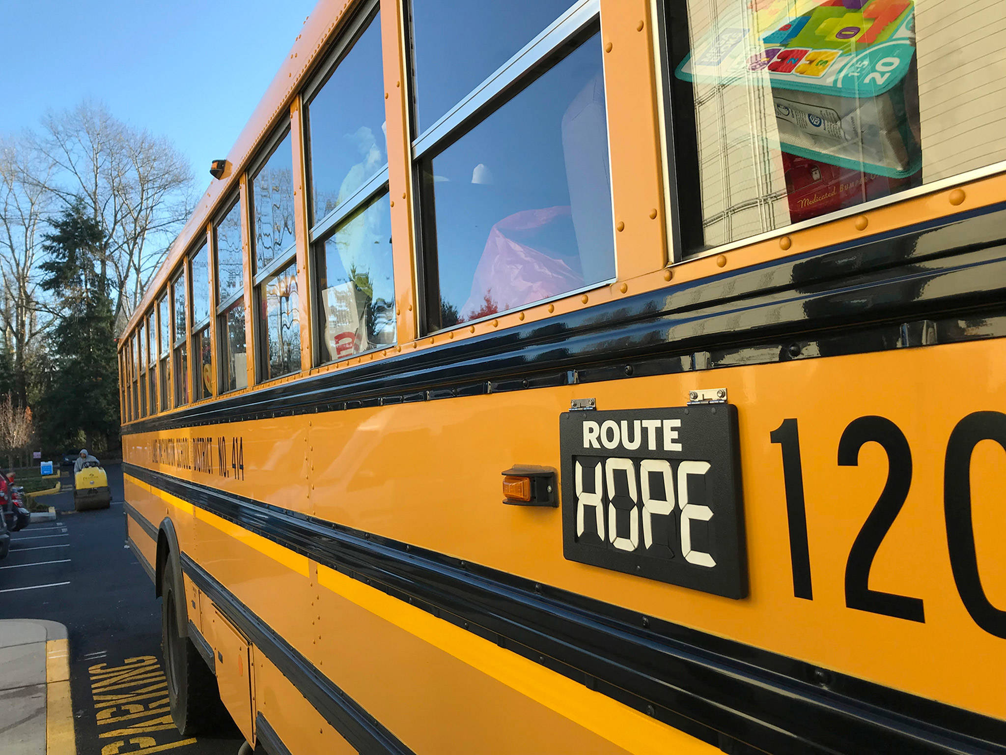 Lake Washington school bus drivers host toy drive for Hopelink ...