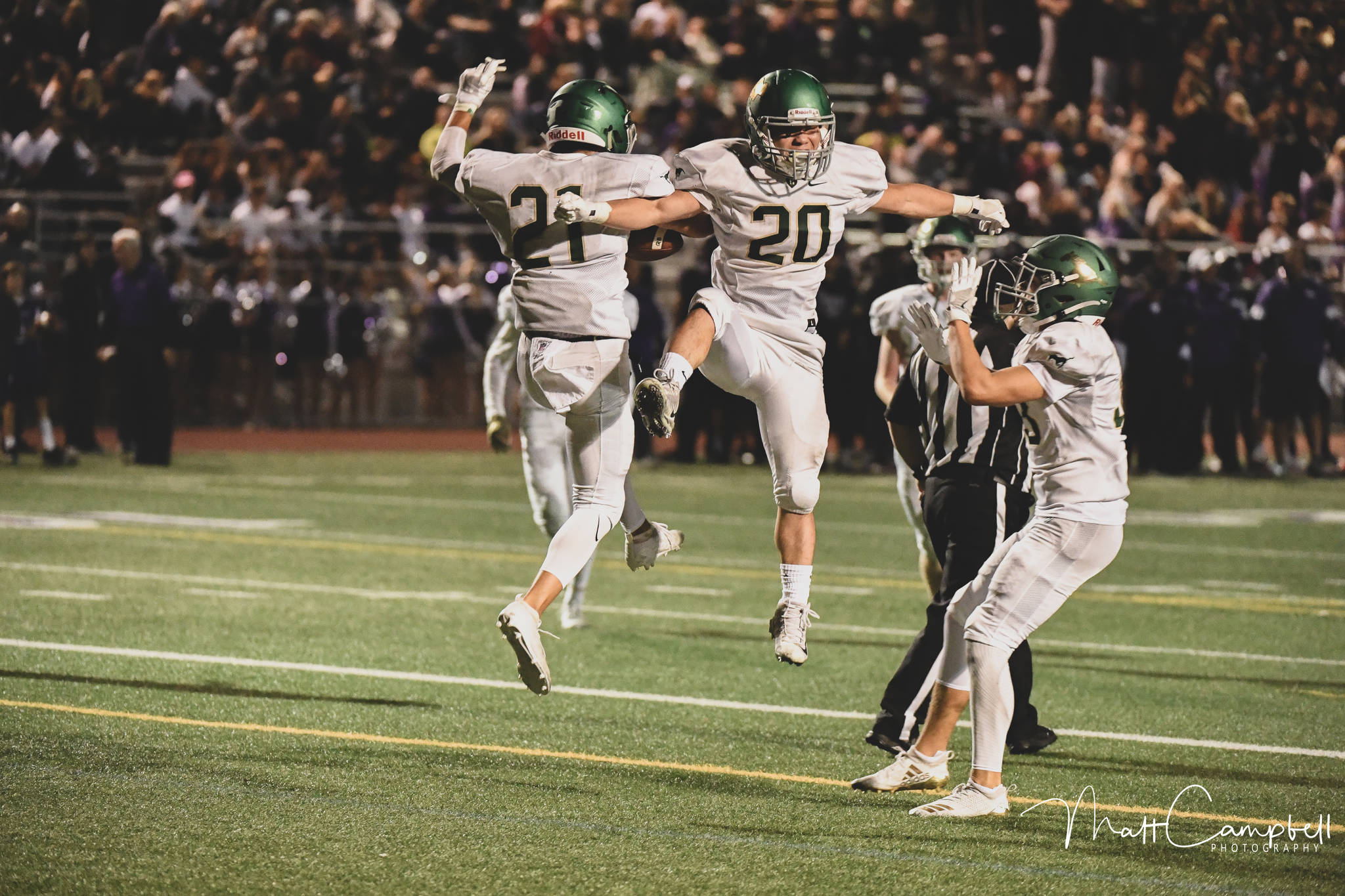 Redmond beats Lake Washington in football action | Redmond Reporter